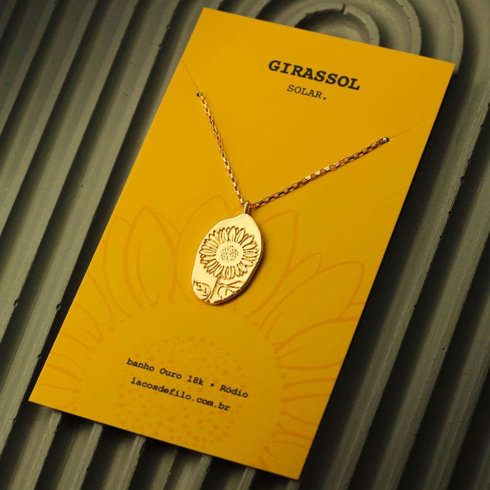 Colar Medalha Girassol Solar Longo Banho Ouro 18k • Laços de Filó - notta